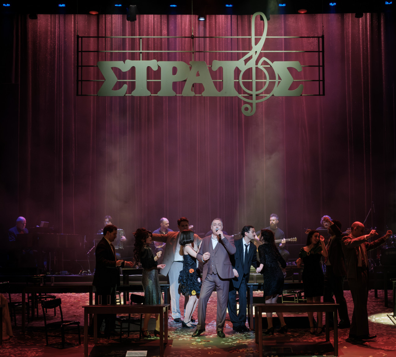 Τα πήρες όλα και έφυγες - Η ζωή του Στράτου Διονυσίου - Θέατρο Παλλάς